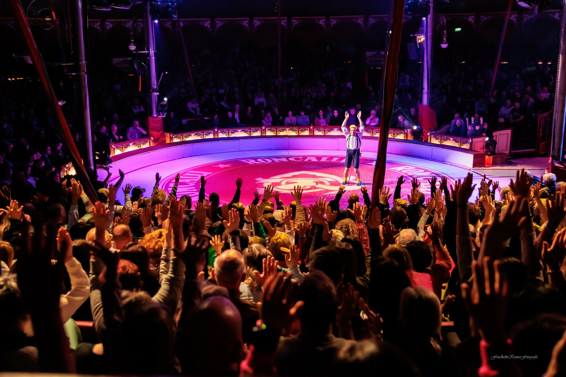 Neue Souvenirs – Circus Roncalli GmbH